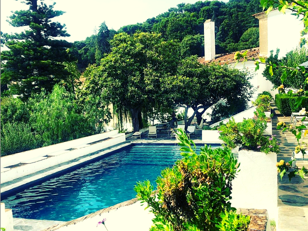 Um convento perdido na serra. Lindo. - Júlia, de Bem com a Vida